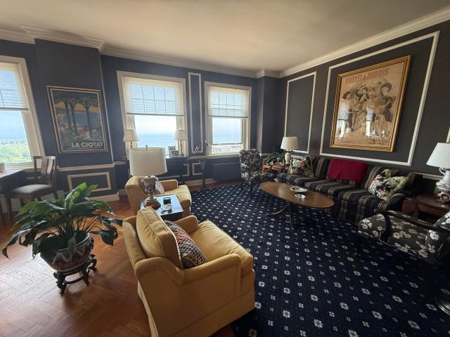925 E Wells St, Unit 717