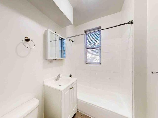 925 East 46th Street 2 Bedroom Apartment for Rent at 925 E 46th St, Chicago, IL 60653 Kenwood