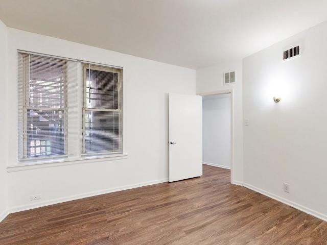 925 East 46th Street 3 Bedroom Apartment for Rent at 925 E 46th St, Chicago, IL 60653 Kenwood