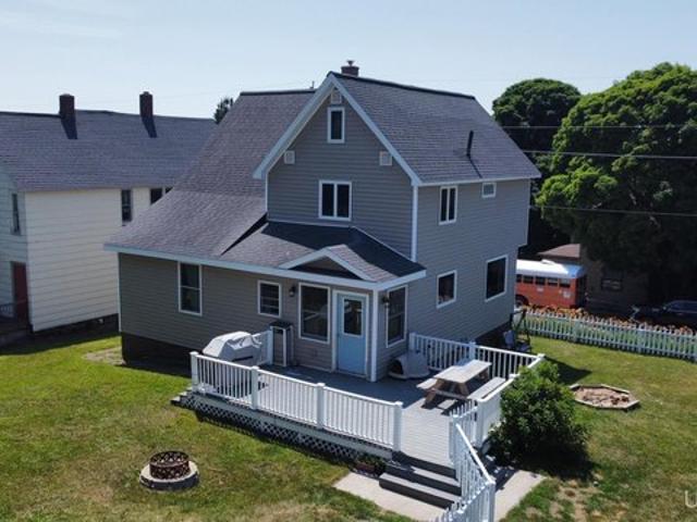 925 Elm St, Hancock, MI 49930