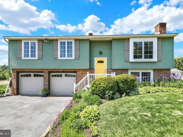 925 Hearthstone Ln, Reading, PA 19608