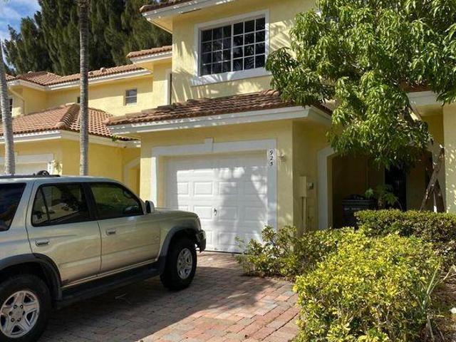925 Imperial Lake Rd, West Palm Beach, FL 33413 | MLS #B26037