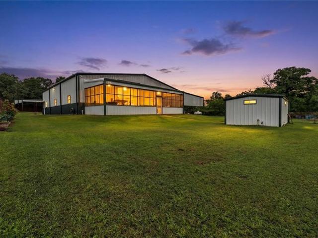 925 Jennings Ln, Azle, TX 76020