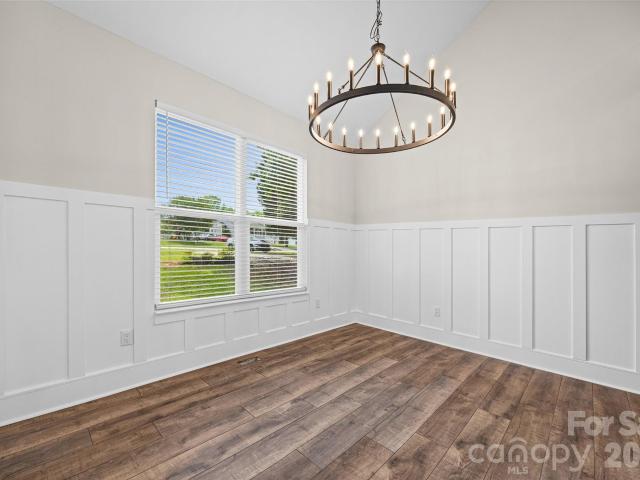 925 Loganberry Lane