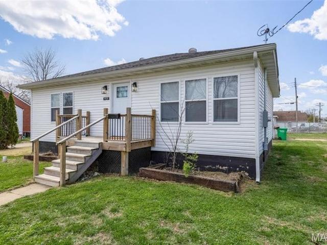 925 Moorland St, Farmington, MO 63640