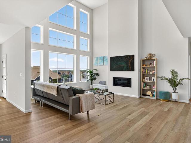 925 Marina Court