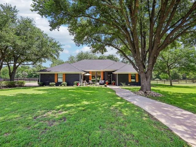925 Meadow Dr, Copper Canyon, TX 75077