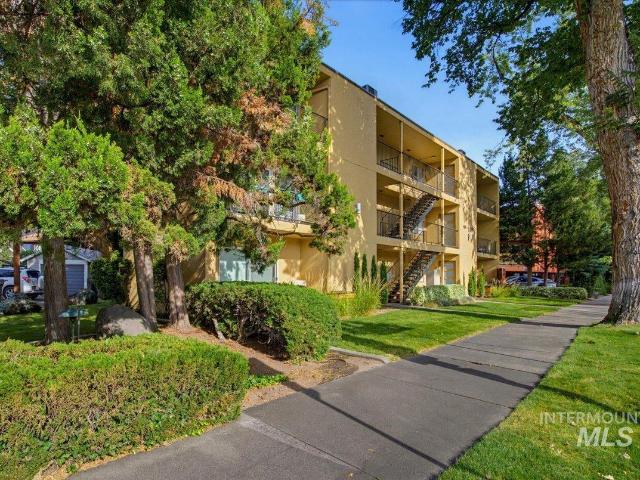 925 N 9th 22