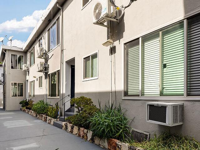 925 N Curson Avenue 7