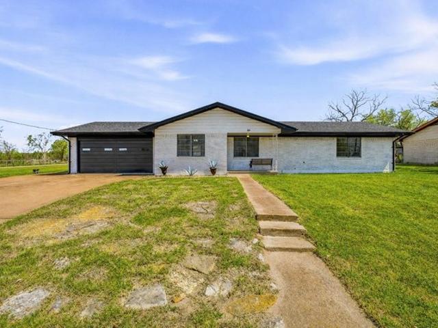 925 N Kirk St, Hico, TX 76457