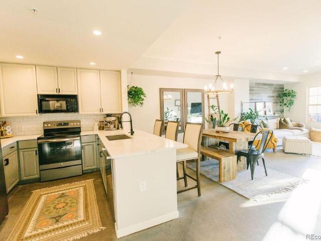 925 N Lincoln Street # 4D