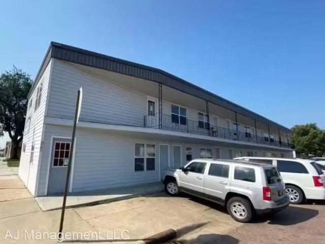 925 N Main St