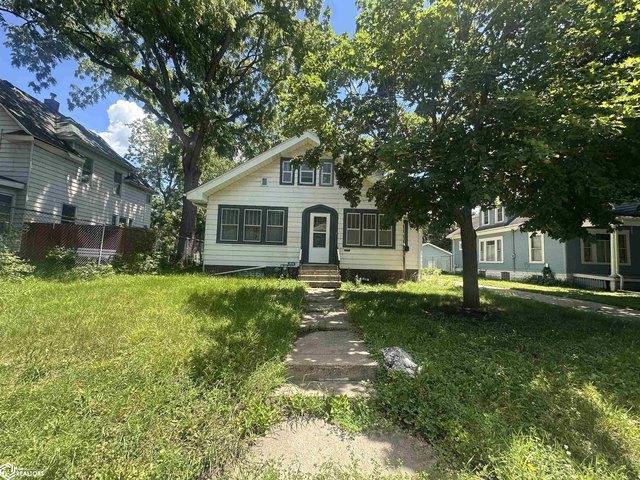 925 N Pennsylvania Ave, Mason City, IA 50401