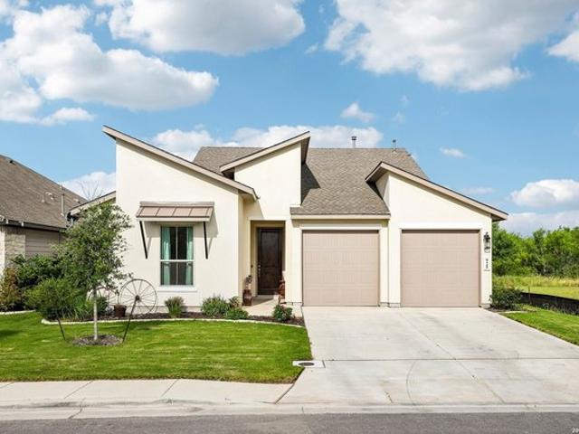 925 Nolte Bnd, Seguin, TX 78155
