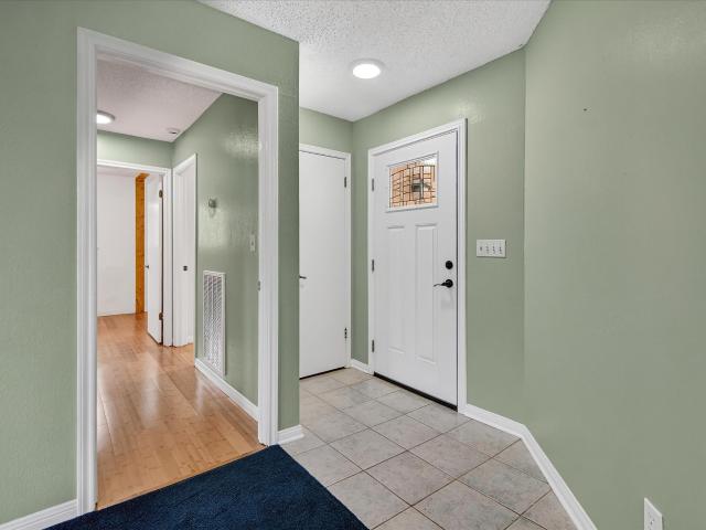 925 S 6th Street