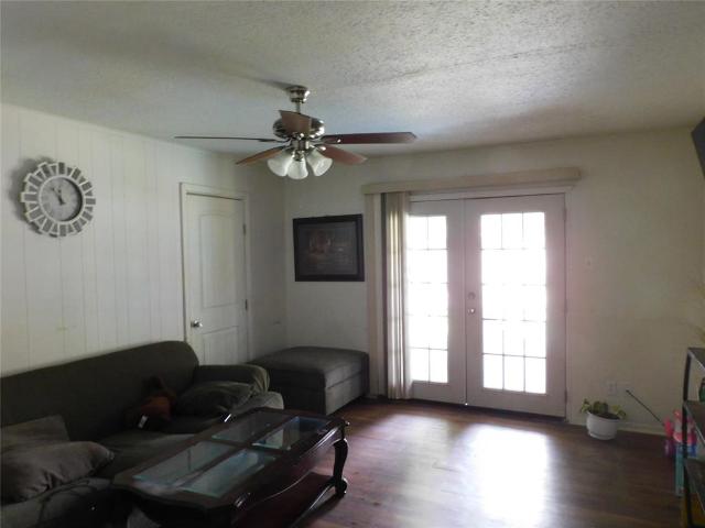 925 Shorecrest Drive