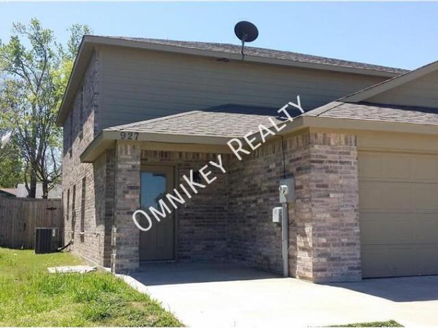925 Parkplace Rdg, 4 beds, 2 full and 1 half baths