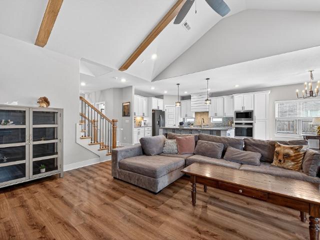925 Pergola Avenue