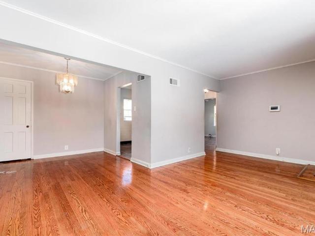 925 Riverview Blvd, St. Louis, MO 63147 | MLS #26007 | Compass
