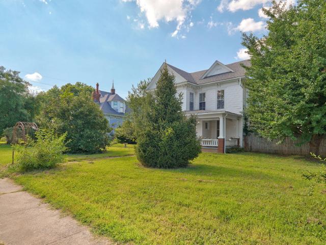 925 W Walnut Street