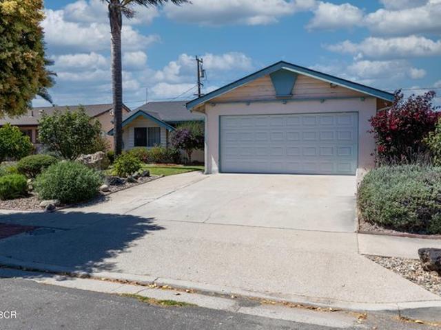 925 W Hickory Ave, Lompoc, CA 93436