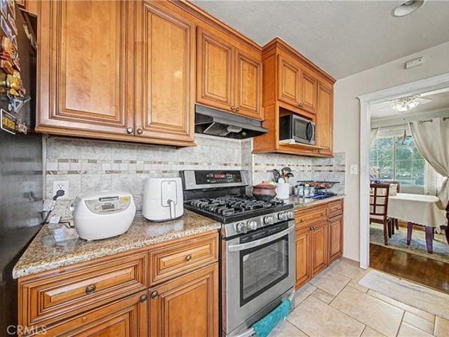 925 W Maplewood Ave, Fullerton, CA 92832