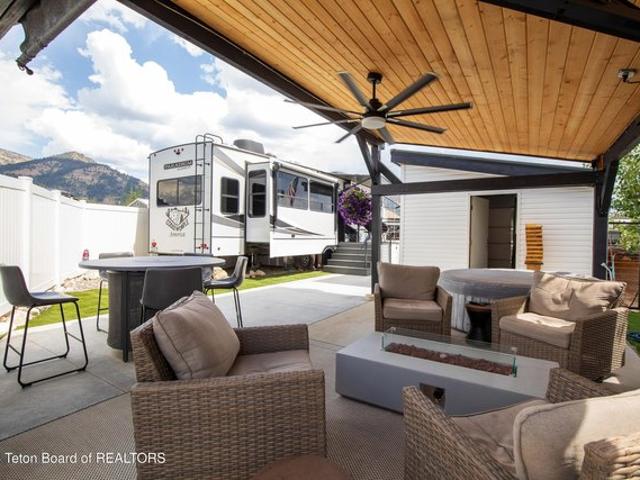 925 Whiffle Tree Dr, Star Valley Ranch, WY 83127