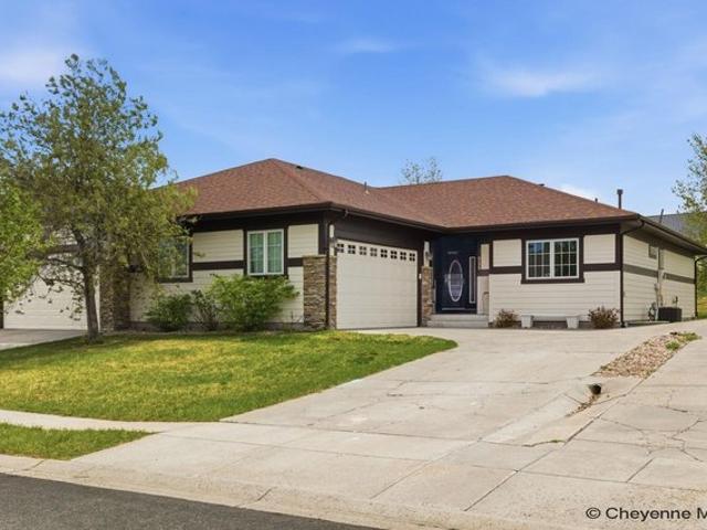 925 Whispering Hills Rd, Cheyenne, WY 82009