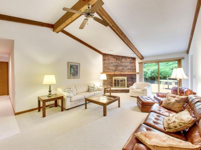 925 Tarrant Dr