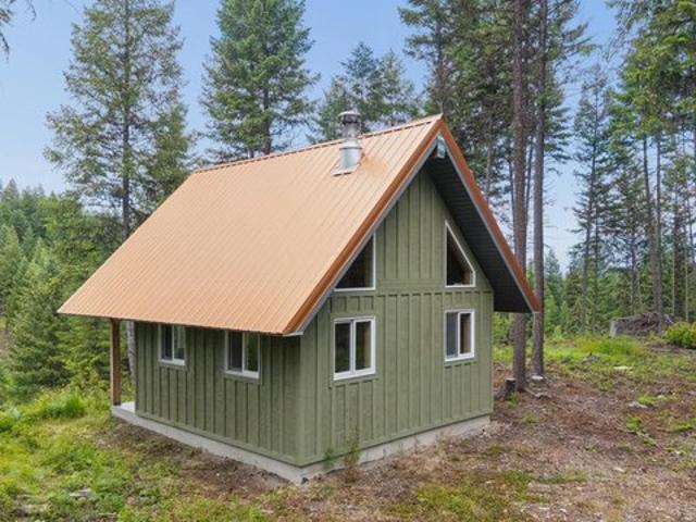 925 Yelping Coyote Run, Trego, MT 59934