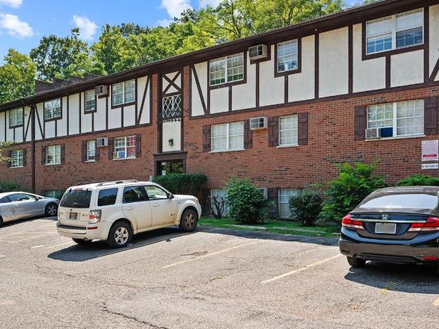 ✨$925/month with 1 MONTH FREE! Charming 1 1 Bedroom Apartment for Rent at 2303 Wyoming Ave, Cincinnati, OH 45214 West Price Hill