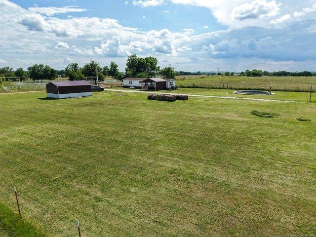 9264 Cherry Rd, Henryetta, OK 74437