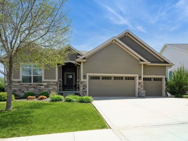 9266 Ironwood Dr, West Des Moines, IA