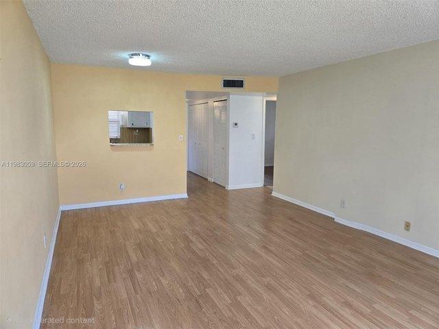 9261 Sunrise Lakes Blvd Apt 201, Sunrise, FL 33322