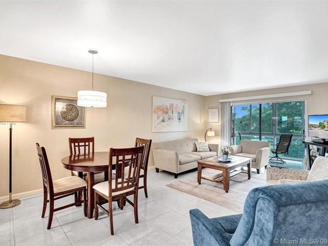 9261 Sunrise Lakes Blvd Apt 304, Sunrise, FL 33322