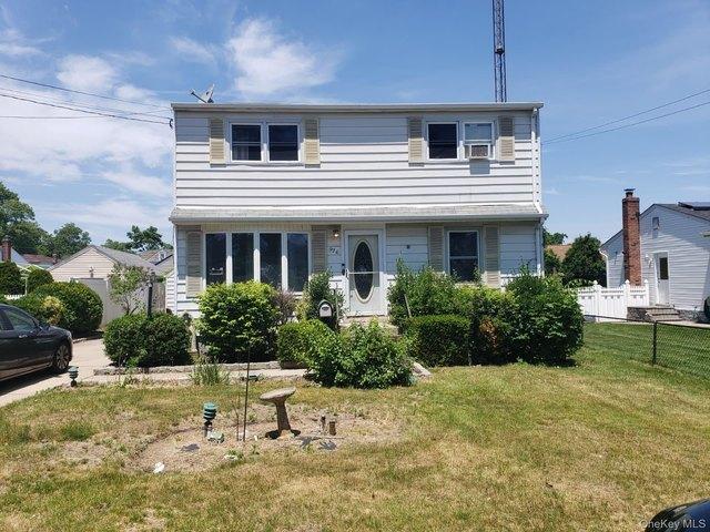 926 9th St, West Babylon, NY 11704