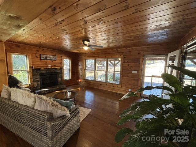 926 Cross Creek Drive