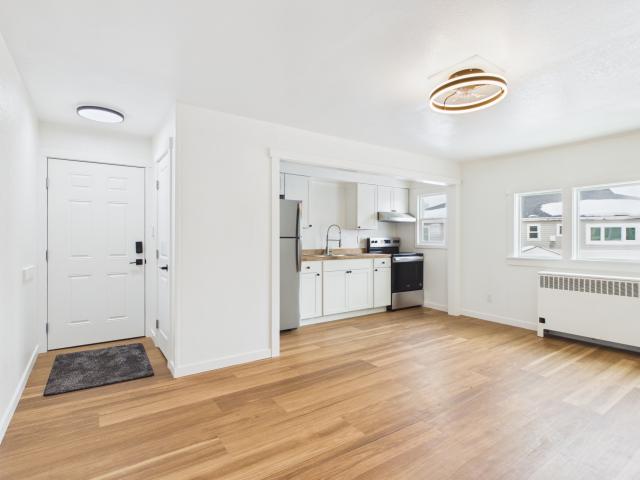 926 Gilmore St, 1 bed, 1 full bath