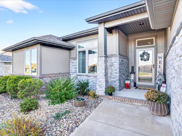 926 E Downshire Drive