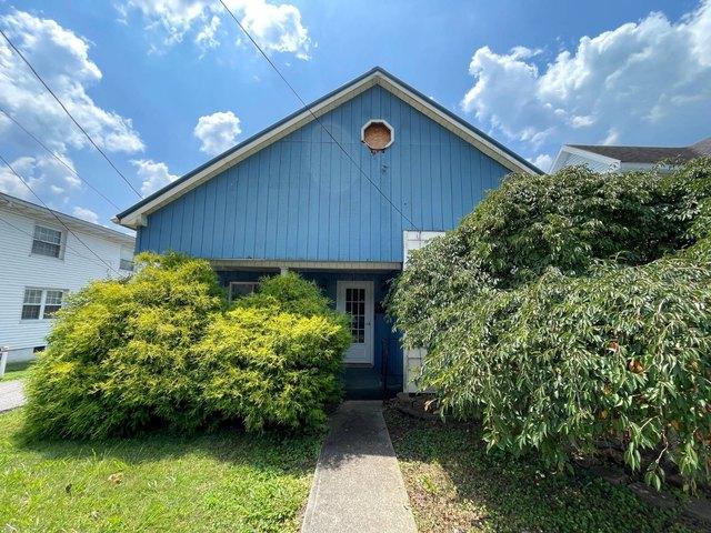 926 Florida St, Milton, WV 25541