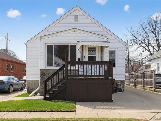 926 Kentucky Ct, Monroe, MI 48161