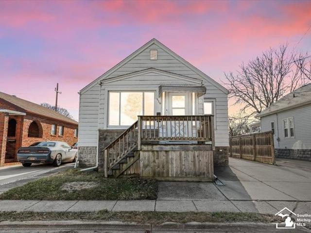 926 Kentucky Ct, Monroe, MI 48161