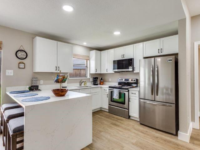 926 Hillside Lane