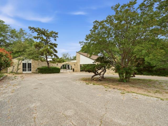926 Lakeway Dr