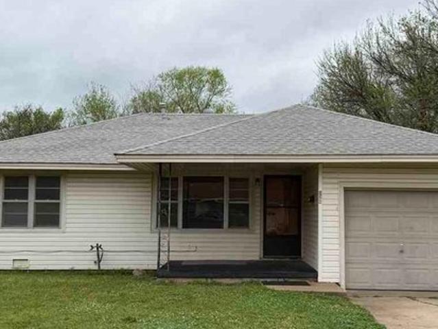 926 N Palm St, Ponca City, OK 74601