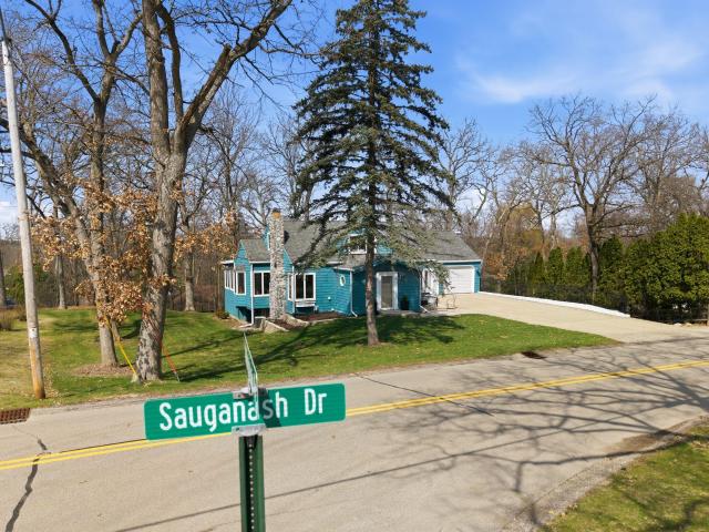926 Sauganash Dr