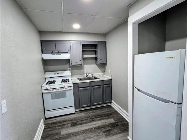 926 W Walnut Street 6