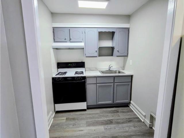 926 W Walnut Street 7