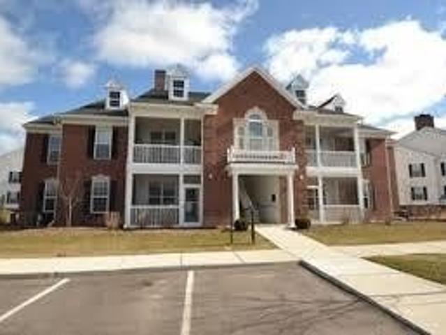 926 W Summerfield Glen Cir, Ann Arbor, MI 48103