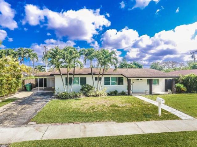 9275 45th St SW, Miami, FL 33165